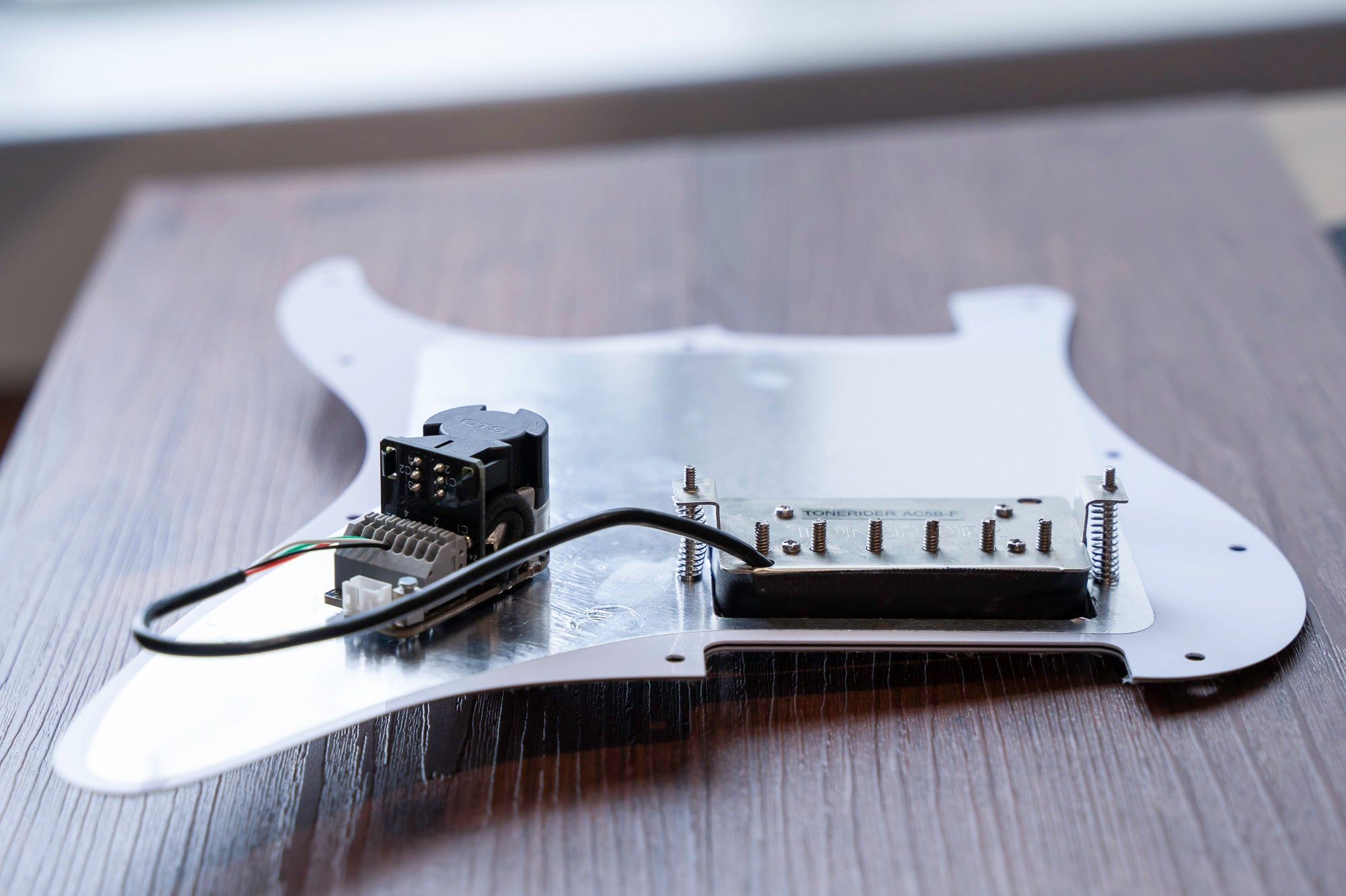 Tom Delonge Strat Wiring Harness Upgrade | Solder-less Install ...